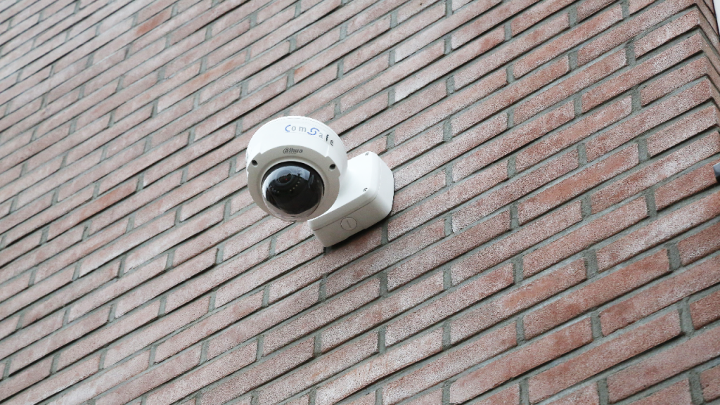 Fietsenstalling RKAV voorzien van bewakingscamera - Nieuw-Volendam