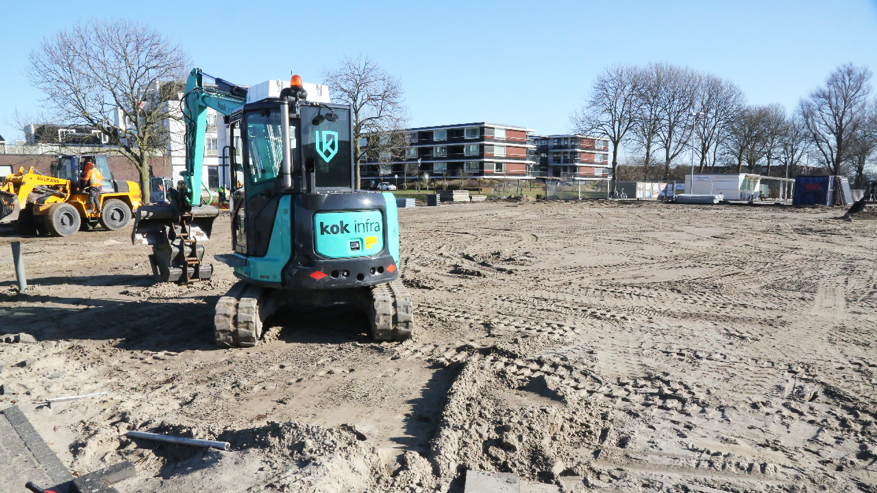 Grondwerkzaamheden en bestraten bij zwembad De Waterdam - Nieuw-Volendam