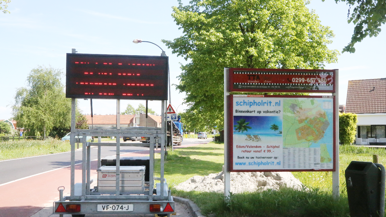 Matrix-waarschuwingsbord op D. Poschlaan - Nieuw-Volendam