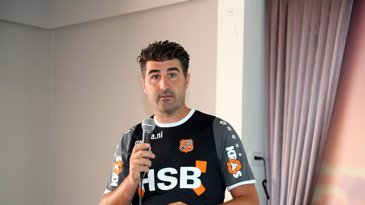 Selectie van FC Volendam gepresenteerd aan de pers - Nieuw-Volendam