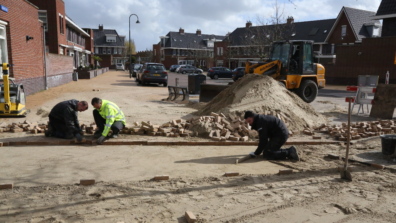 Ooster Ven opnieuw bestraat na rioolwerk - Nieuw-Volendam
