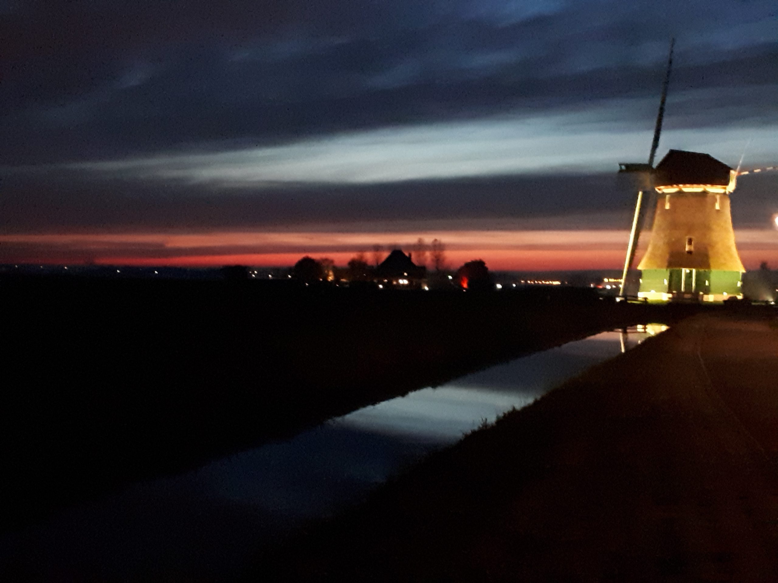 Molen van Katwoude in herfstkleuren - Nieuw-Volendam