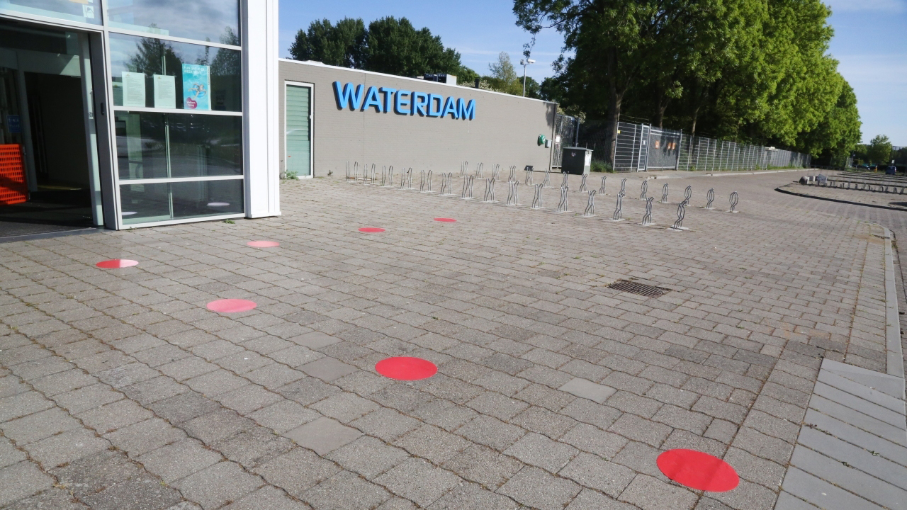 Zwembad De Waterdam beperkt open - Nieuw-Volendam