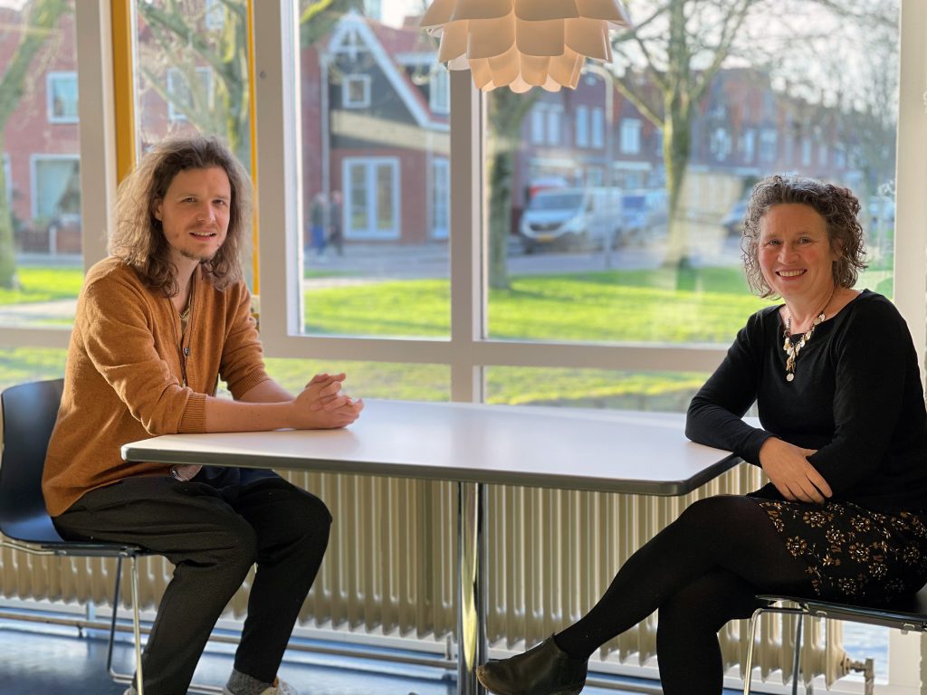 Podium voor poëet - Nieuw-Volendam