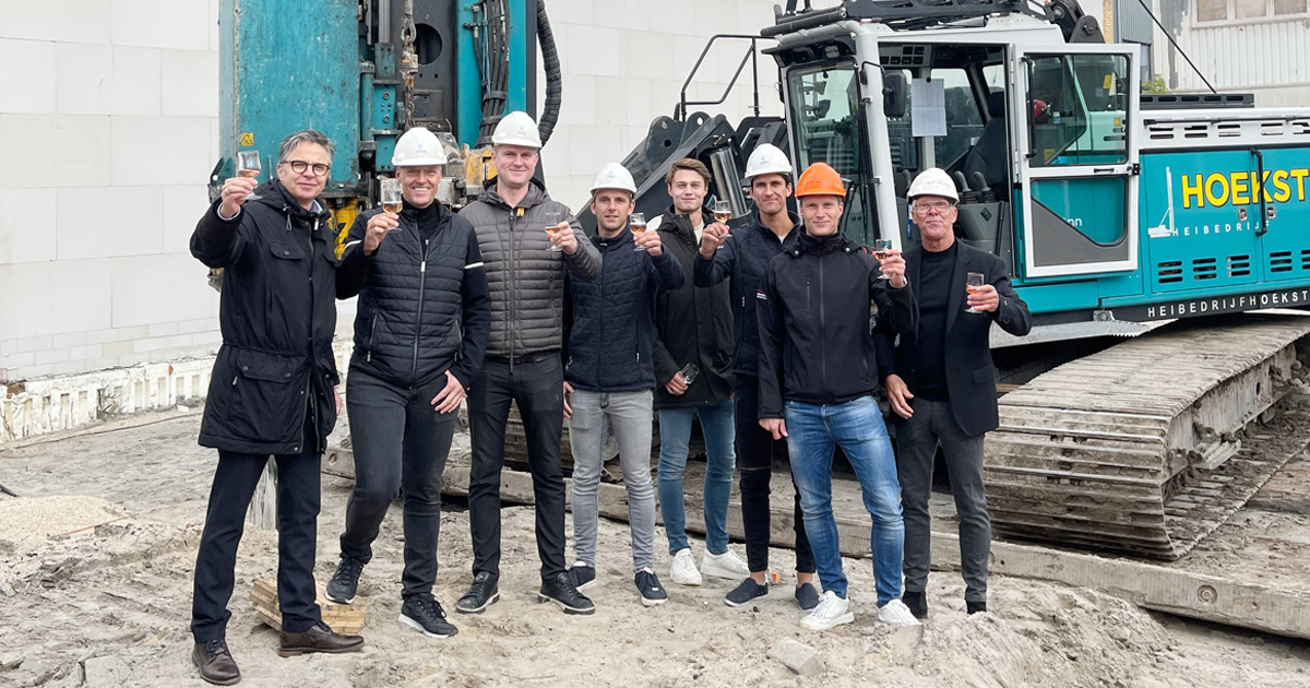 Eerste paal geslagen voor nieuw bedrijfspand Korff Dakwerken - Nieuw ...