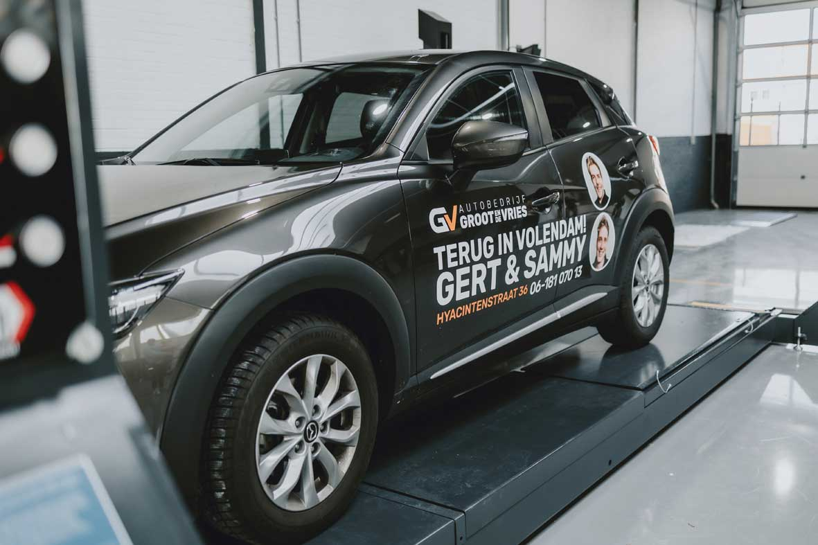 Gert & Sammy openen gloednieuwe allround garage - Nieuw-Volendam