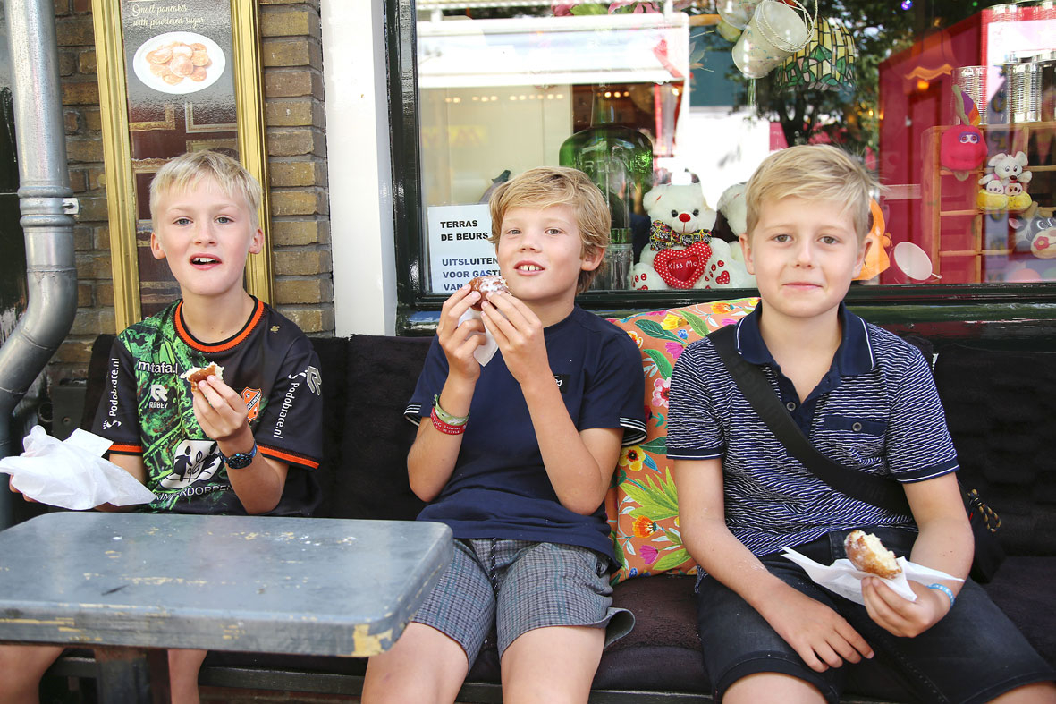 Kermis Edam in hoge sferen - Nieuw-Volendam