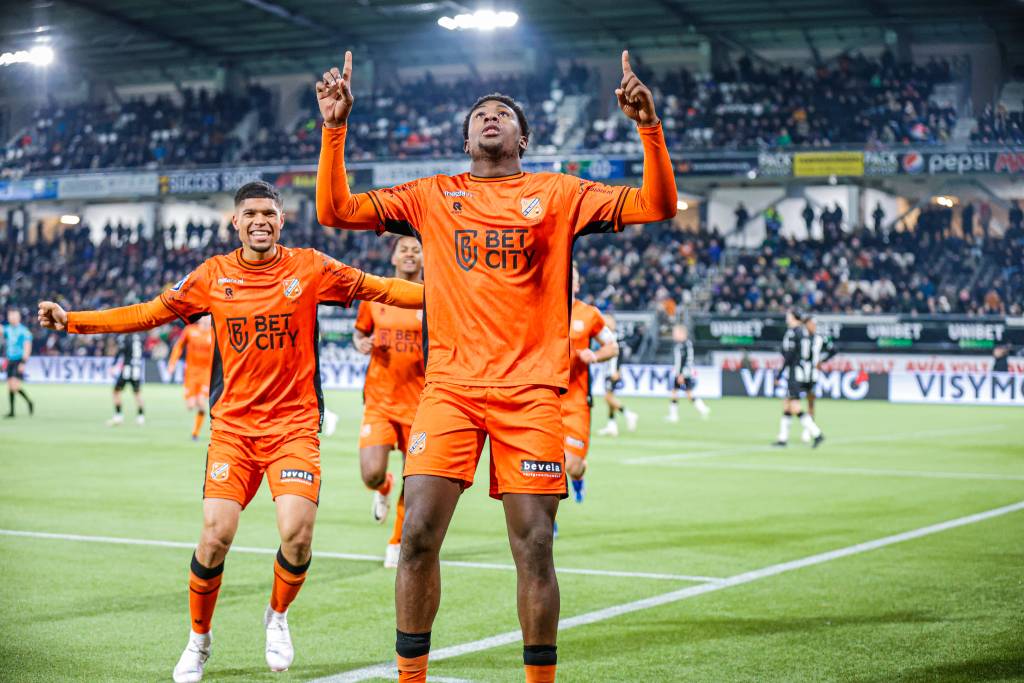 FC Volendam geeft voorsprong uit handen en speelt gelijk - Nieuw-Volendam