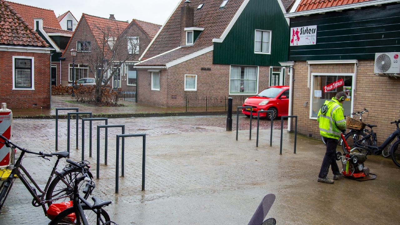 Nieuwe fietsenstalling op de Edammerweg - Nieuw-Volendam