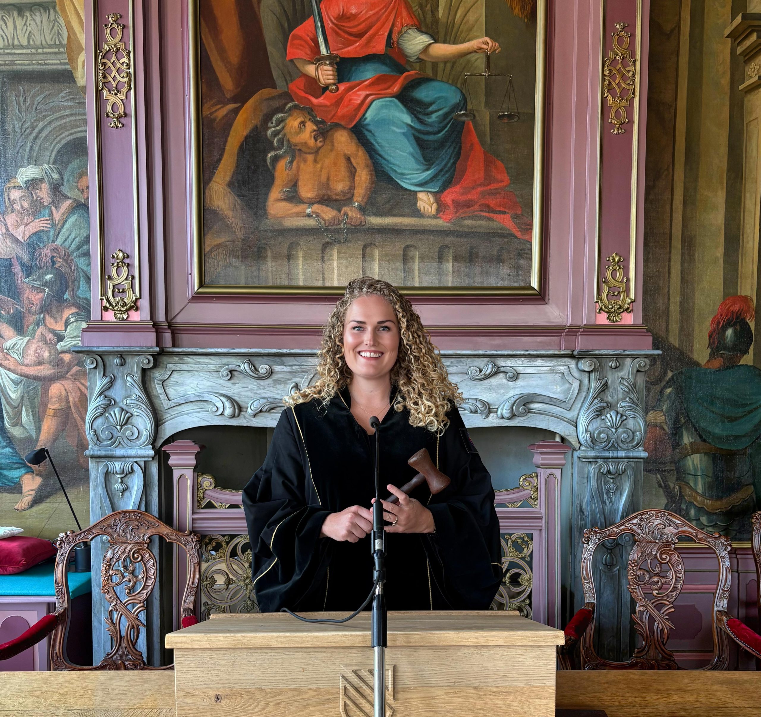 Met humor, hart en een toga: Jennifer Runderkamp staat klaar om ...